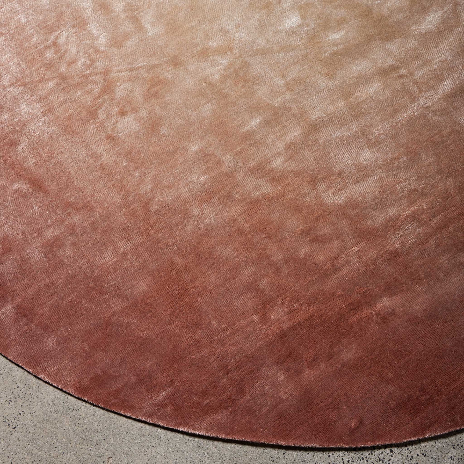 Gradient Round | Rouge - Tappeti Fine Handcrafted Rugs + Carpets