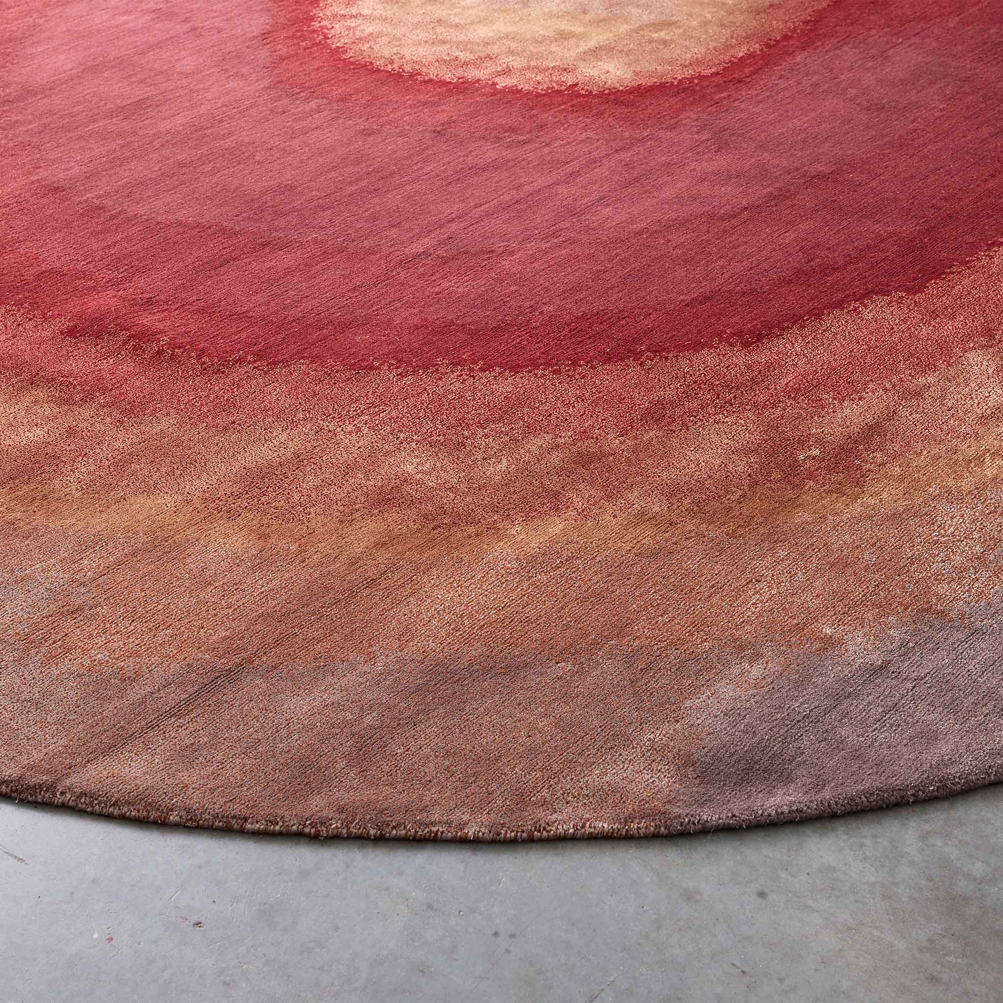 Gradient | Ruby - Tappeti Fine Handcrafted Rugs + Carpets